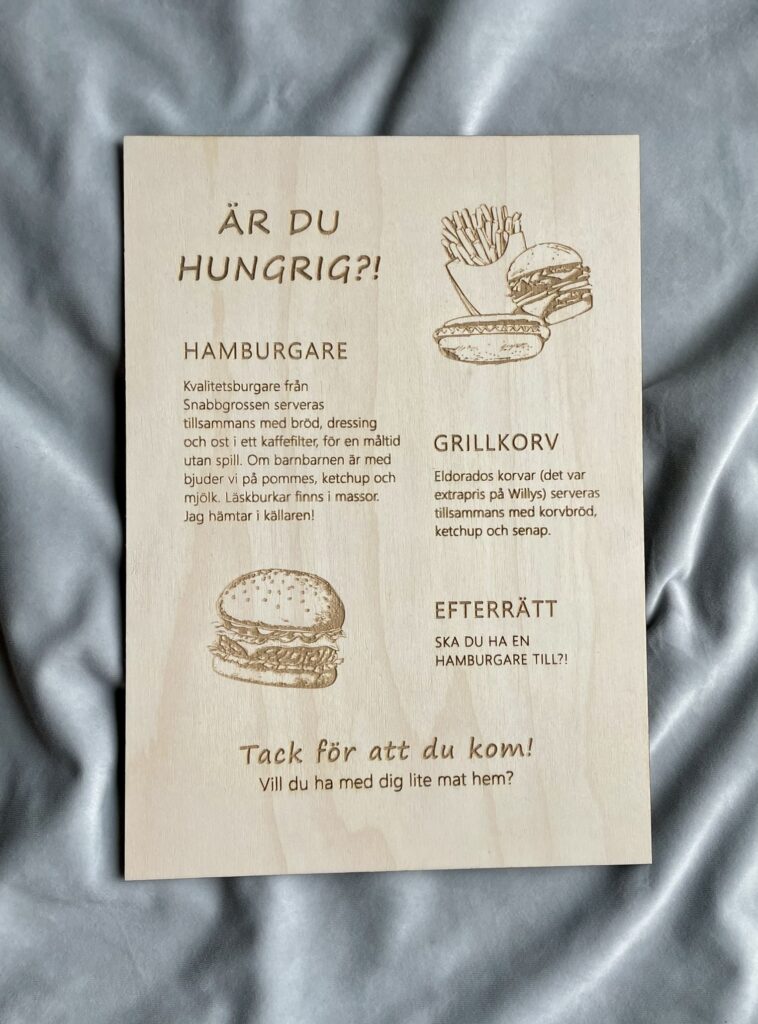 Skylt Trä – Egen design – Woodiroo