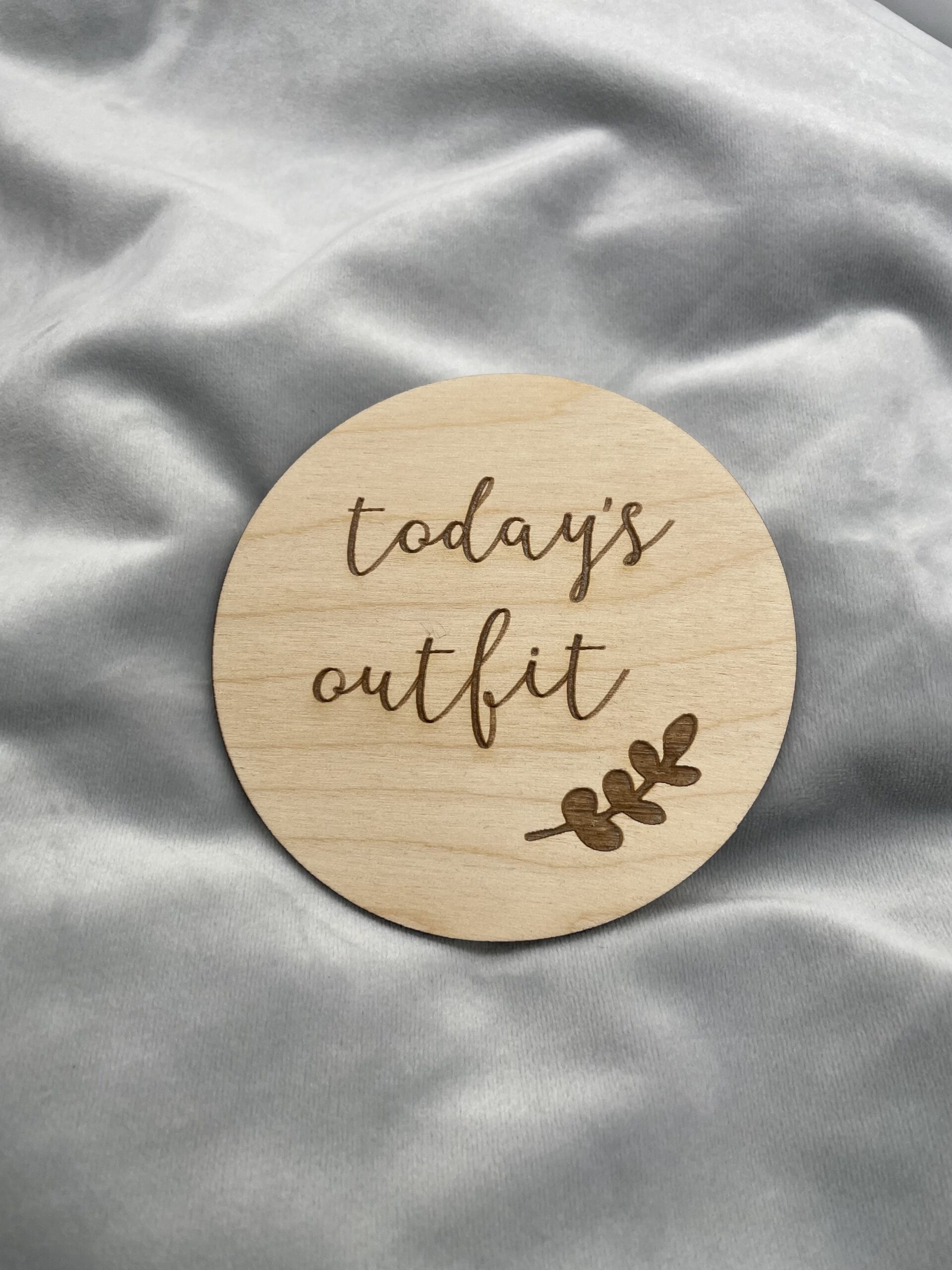 Rund skylt – Kvist – Woodiroo